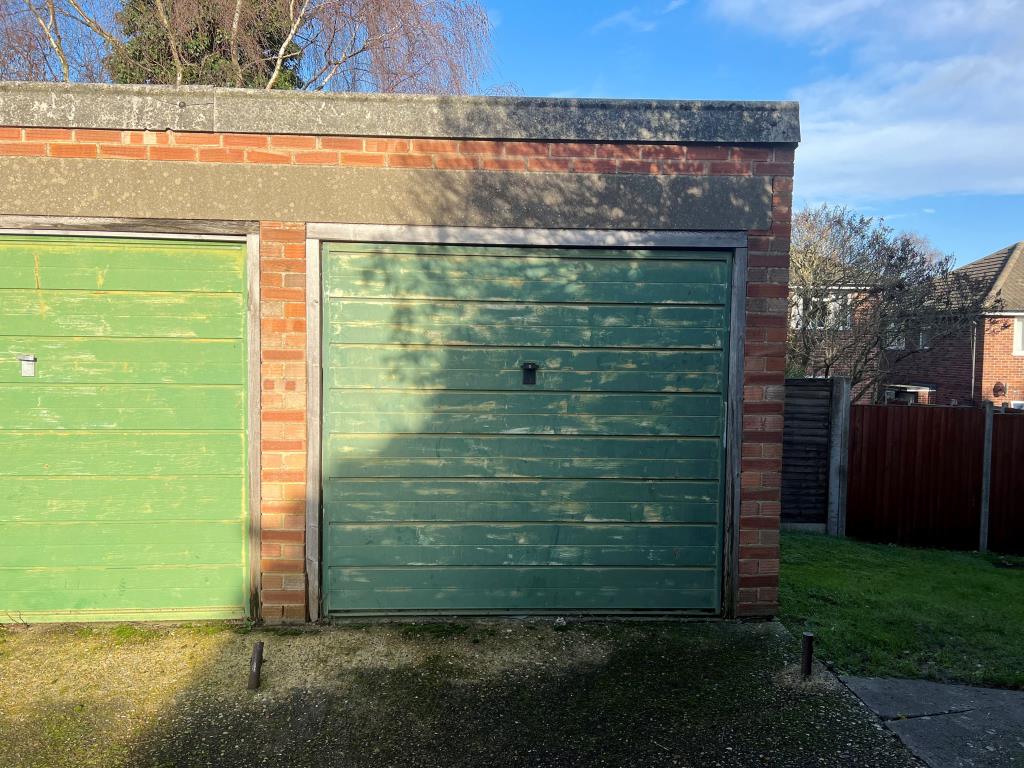 LOT - 35 AUCTION - 239 - SINGLE LOCK-UP GARAGE