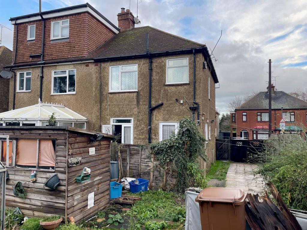 LOT - 135 AUCTION - 239 - SEMI-DETACHED HOUSE FOR IMPROVEMENT WITH ...