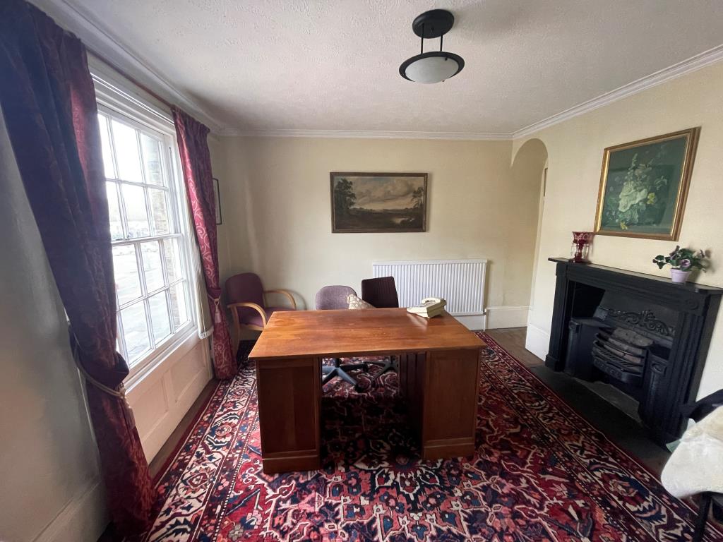 LOT - 34 AUCTION - 239 - VACANT OFFICE BUILDING WITH PARKING