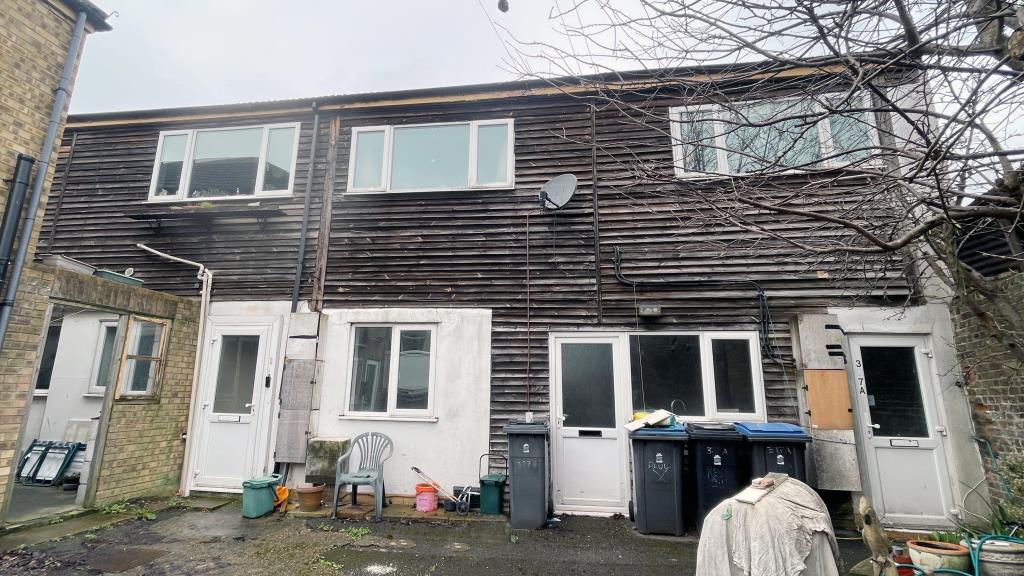 LOT - 97 AUCTION - 240 - SIX ONE-BEDROOM FLATS FOR INVESTMENT