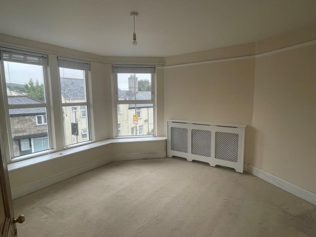 LOT - 9 AUCTION - 244 - FREEHOLD MIXED USE PREMISES WITH POTENTIAL