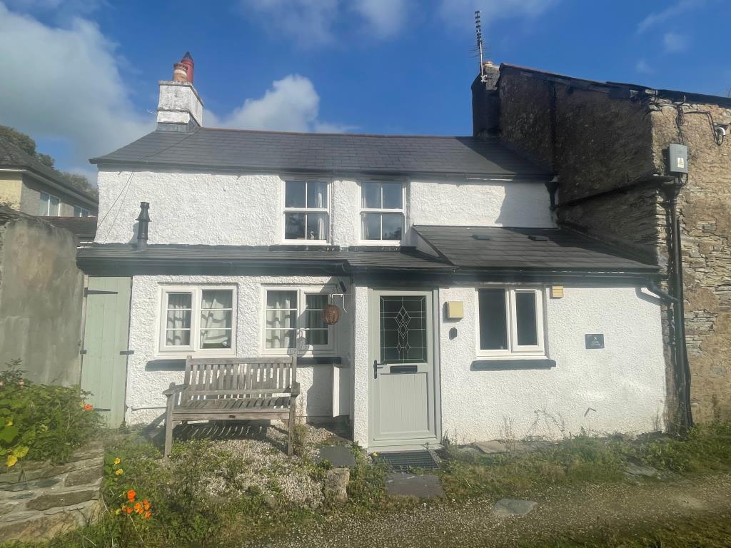 LOT - 41 AUCTION - 245 - COTTAGE WITH OUTBUILDING IN GOOD LOCATION