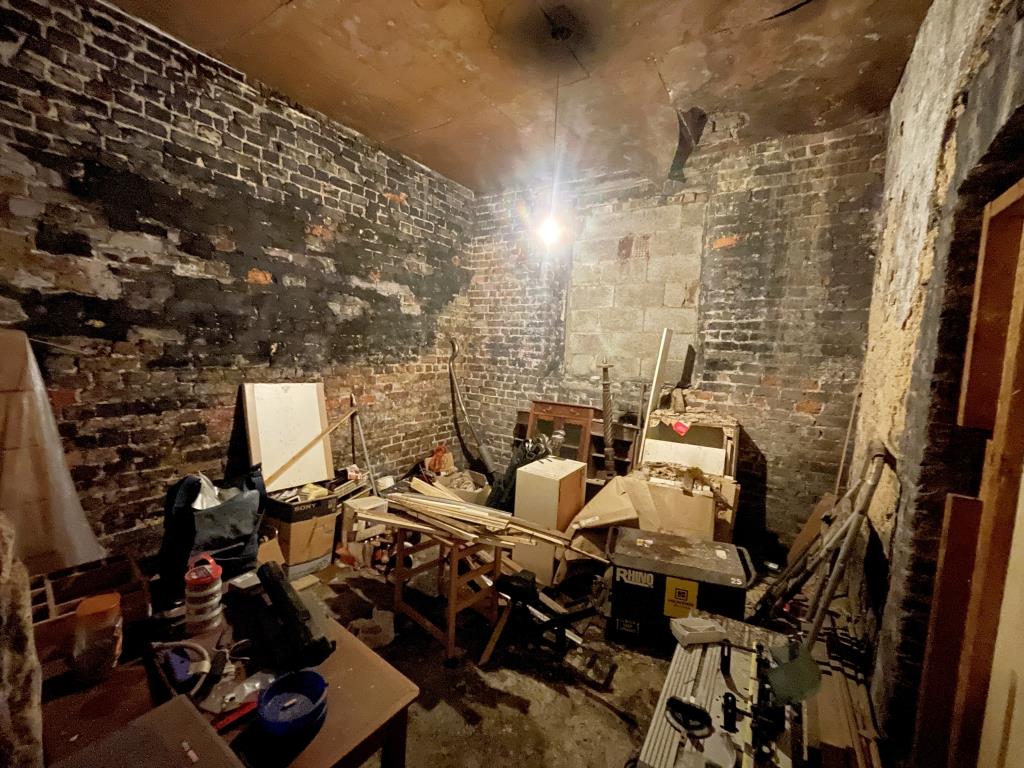 LOT - 109 AUCTION - 245 - FLAT FOR IMPROVEMENT WITH FREEHOLD AND VACANT ...