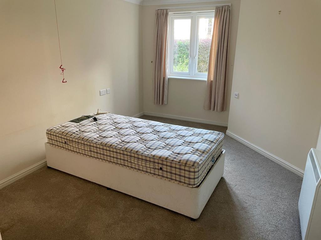 LOT - 115 AUCTION - 245 - TWO-BEDROOM GROUND FLOOR RETIREMENT FLAT