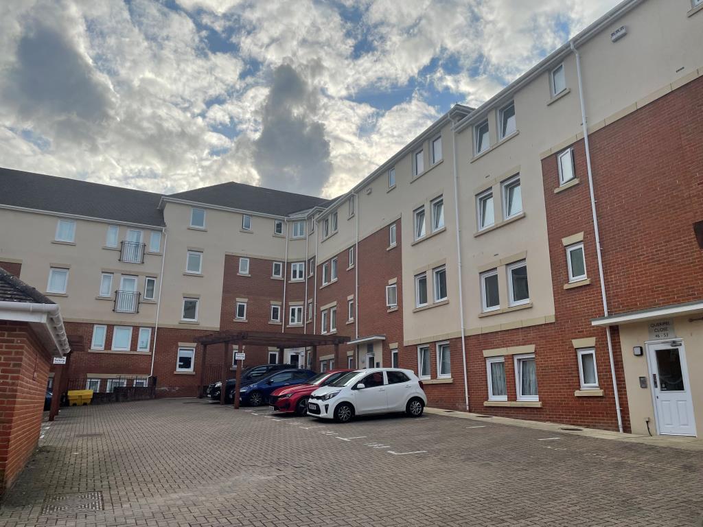 LOT - 104 AUCTION - 245 - WELL-PRESENTED FLAT