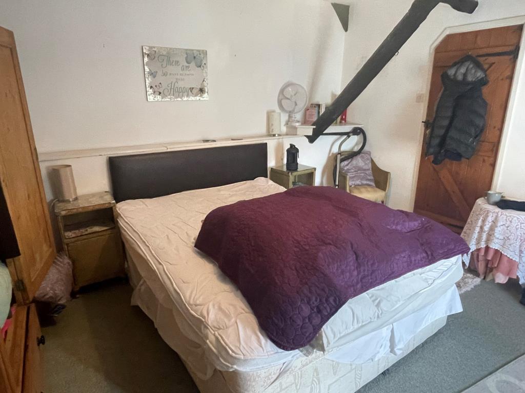 LOT - 71 AUCTION - 245 - FREEHOLD COTTAGE IN GOOD LOCATION