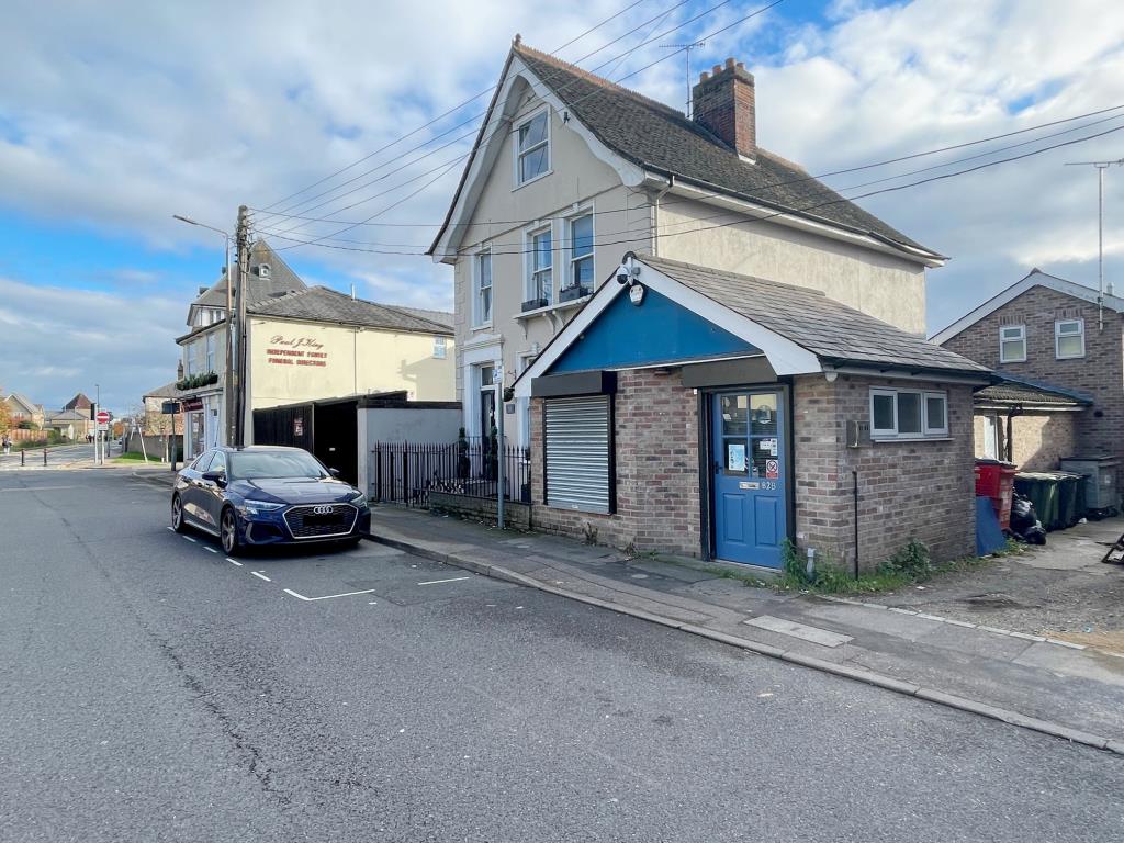 LOT - 100 AUCTION - 246 - SELF-CONTAINED LOCK-UP SHOP