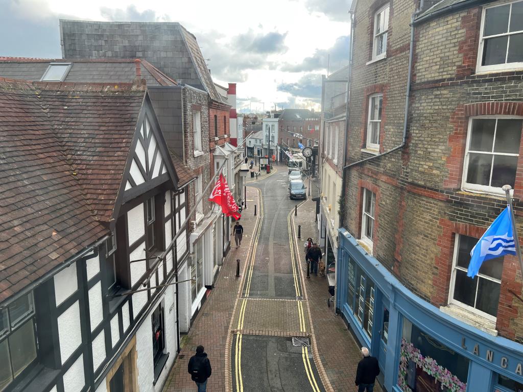 LOT - 30 AUCTION - 246 - TOWN CENTRE FORMER CAFÉ WITH LETTING ROOMS ...