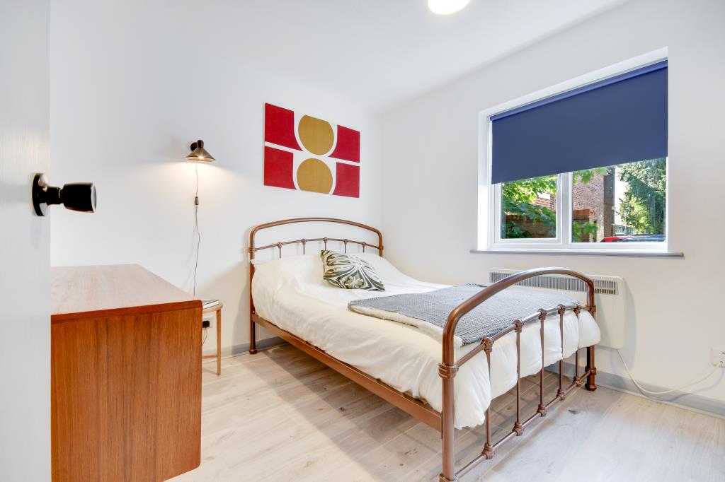 LOT - 106 AUCTION - 247 - TWO-BEDROOM FLAT IN CITY CENTRE LOCATION