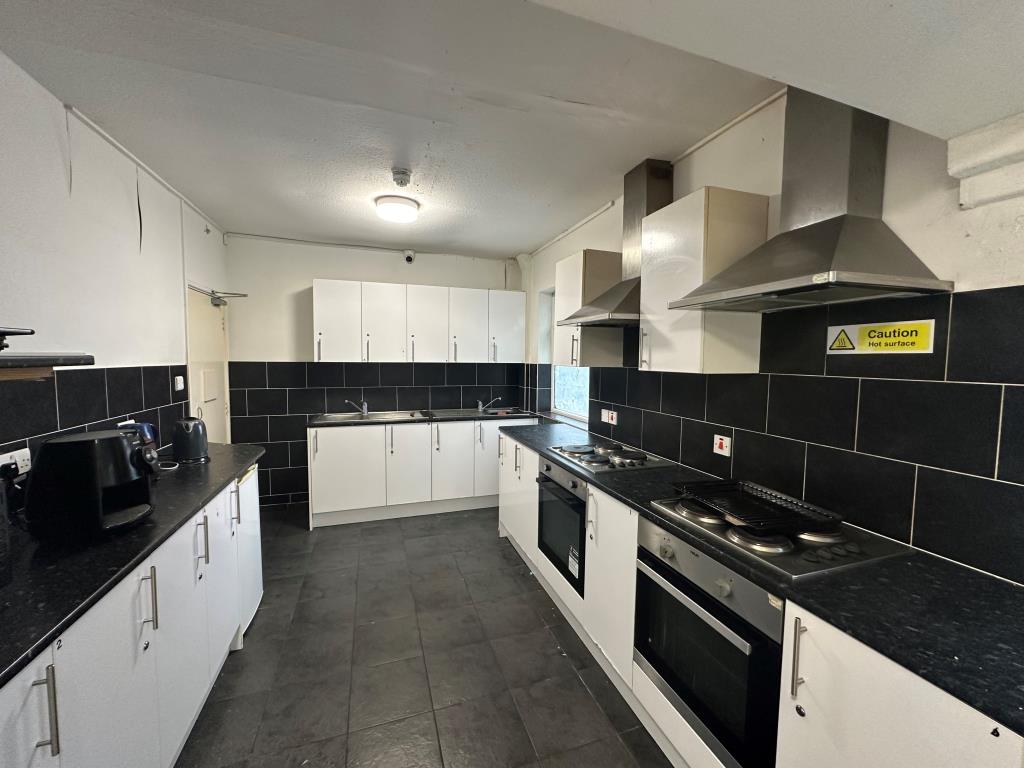 LOT - 108 AUCTION - 248 - 23-BEDROOM HMO WITH GOOD RENTAL INCOME