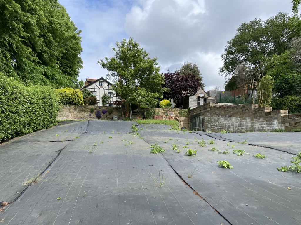 LOT - 70 AUCTION - 250 - PERIOD DETACHED PROPERTY SET ON ELEVATED PLOT ...