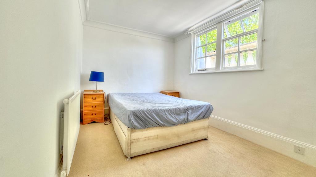 LOT - 143 AUCTION - 251 - TWO-BEDROOM TOP FLOOR FLAT