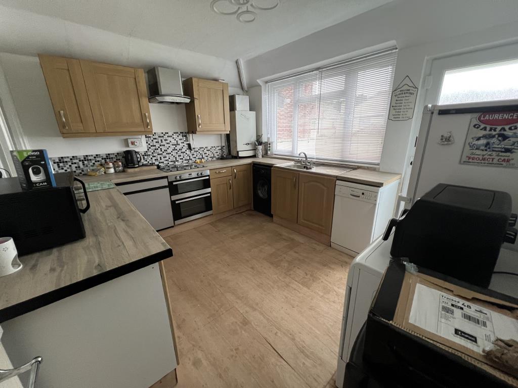 LOT - 60 AUCTION - 256 - TWO-BEDROOM COACH HOUSE FOR UPDATING