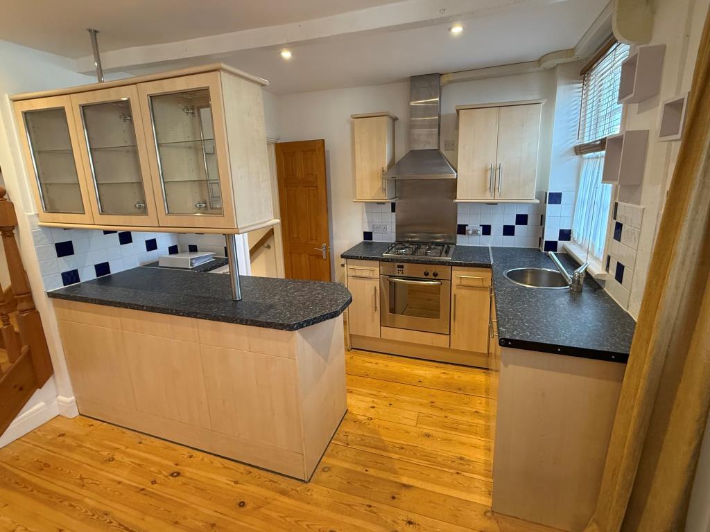 LOT - 123 AUCTION - 256 - WELL PRESENTED SEMI-DETACHED COTTAGE