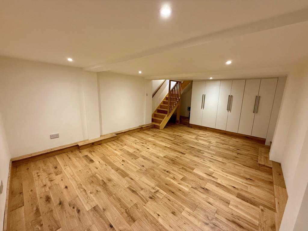 LOT - 123 AUCTION - 256 - WELL PRESENTED SEMI-DETACHED COTTAGE