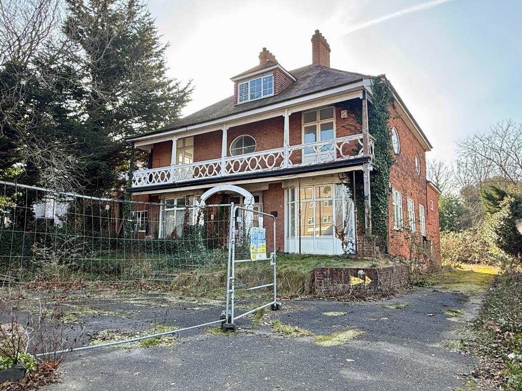 LOT - 60 AUCTION - 257 - FREEHOLD SITE WITH PLANNING FOR CONVERSION AND ...