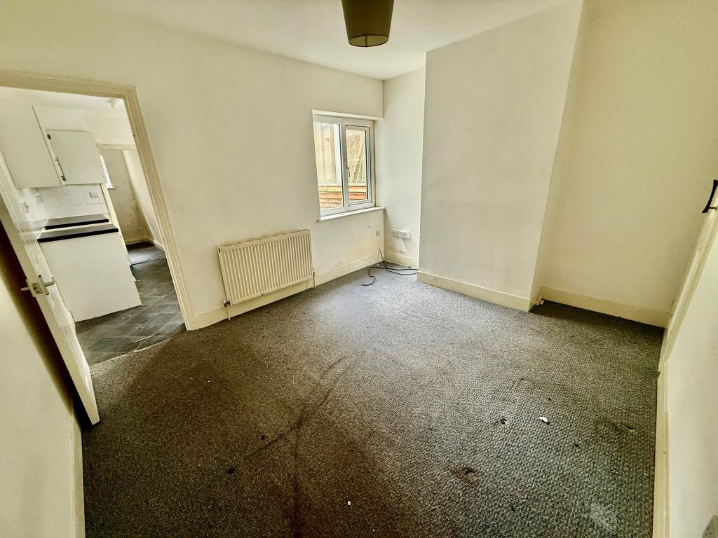 LOT - 79 AUCTION - 258 - TERRACE HOUSE FOR IMPROVEMENT