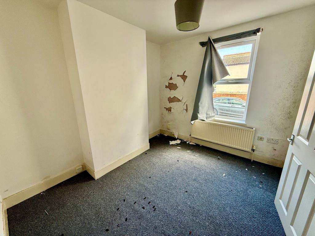 LOT - 79 AUCTION - 258 - TERRACE HOUSE FOR IMPROVEMENT