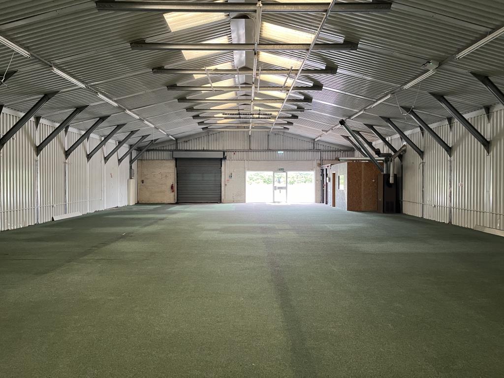 LOT - 58 AUCTION - 259 - TRADING ESTATE WITH POTENTIAL