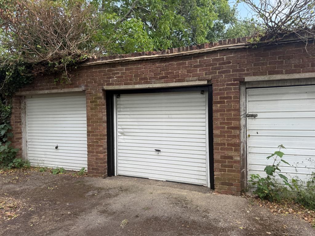 LOT - 15 AUCTION - 259 - LOCK-UP GARAGE FOR INVESTMENT