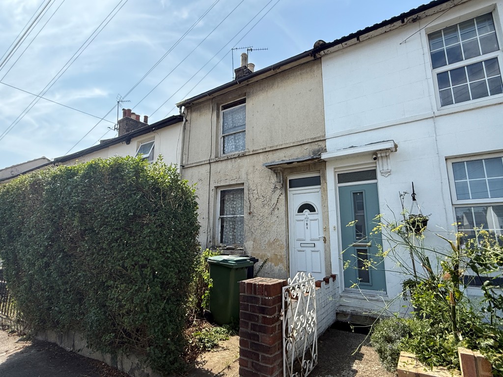 LOT - 146 AUCTION - 260 - MID-TERRACE HOUSE IN NEED OF COMPLETE ...