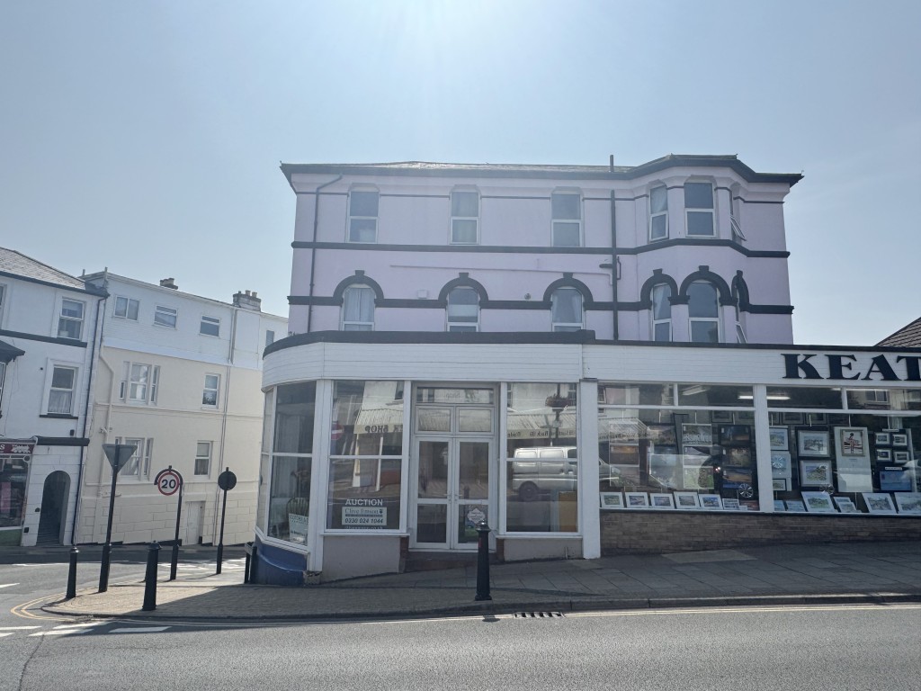 LOT - 22 AUCTION - 260 - PROMINENT TOWN CENTRE VACANT COMMERCIAL UNIT