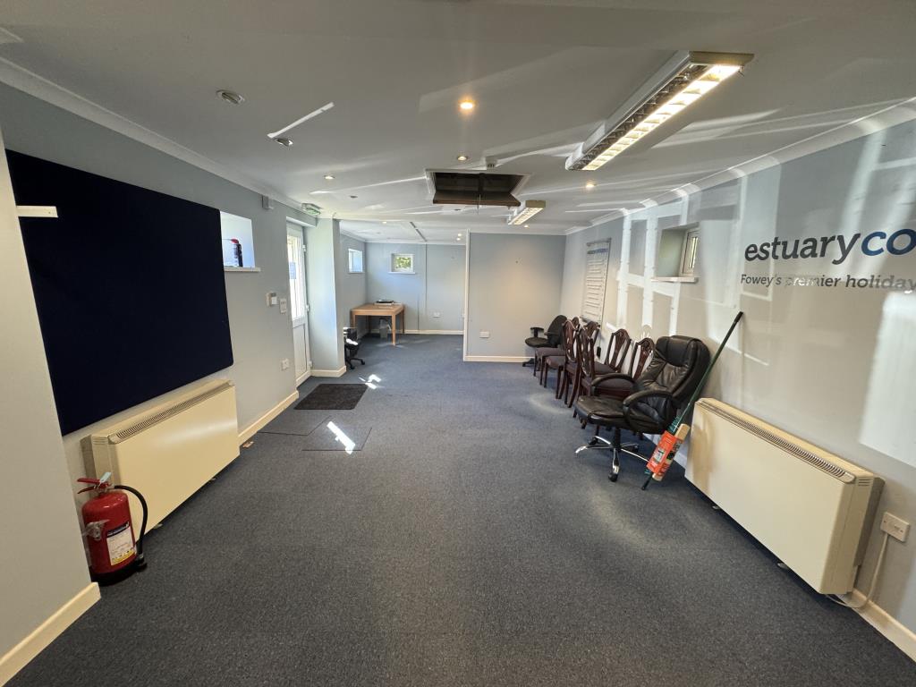 LOT - 52 AUCTION - 261 - DETACHED OFFICE WITH PARKING FOR FOUR VEHICLES