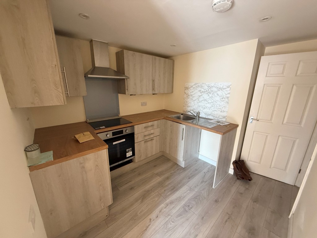 LOT - 47 AUCTION - 261 - WELL PRESENTED TWO-BEDROOM FLAT