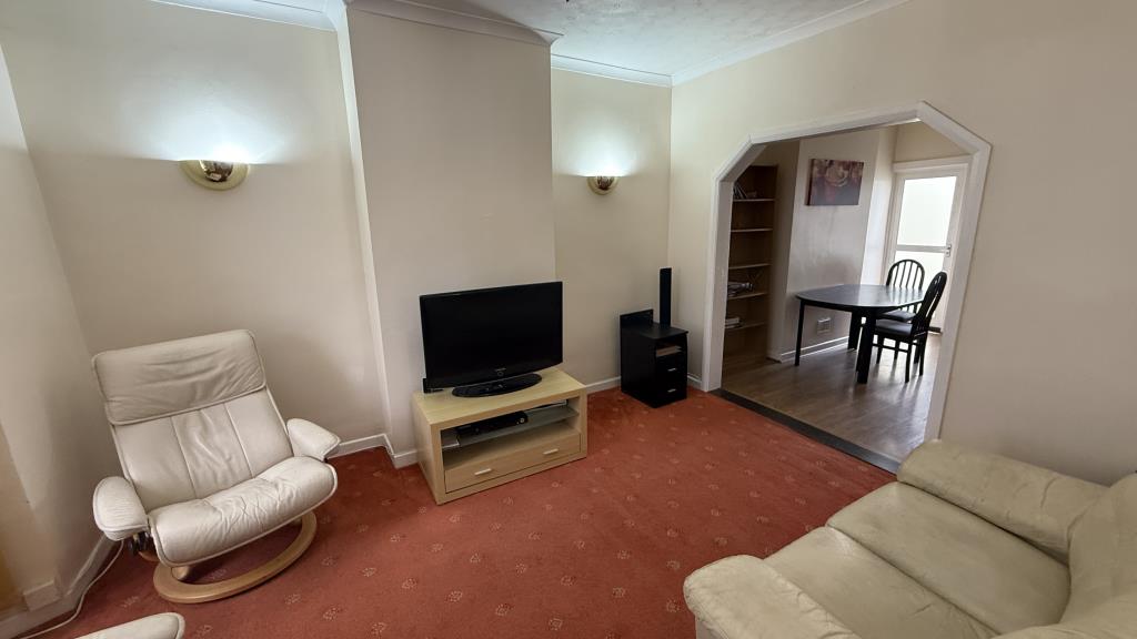 LOT - 175 AUCTION - 261 - MID-TERRACE HOUSE WITH POTENTIAL