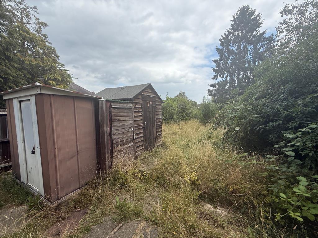 LOT - 128 AUCTION - 262 - HOUSE FOR REFURBISHMENT AND RENOVATION