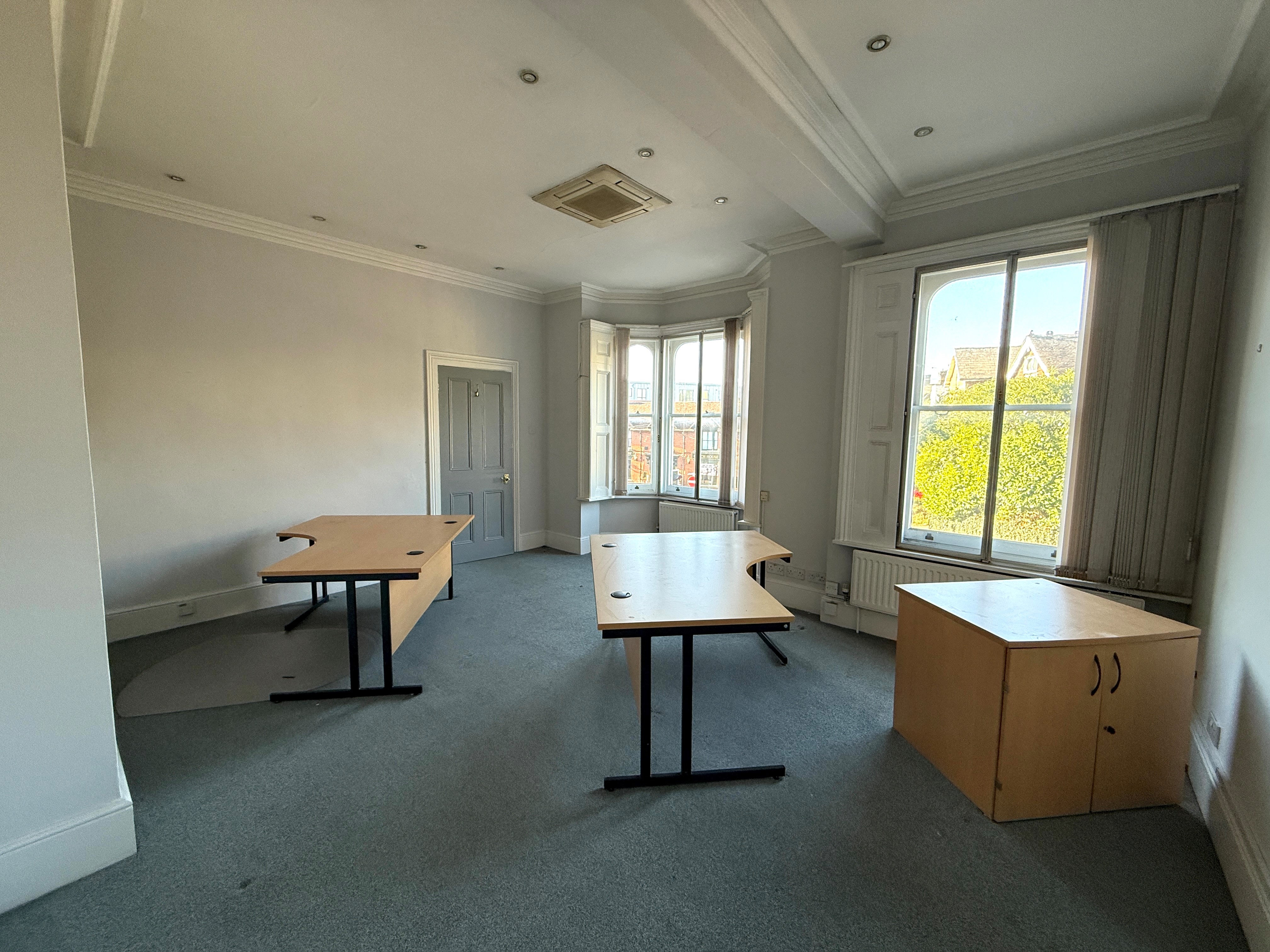 LOT - 127 AUCTION - 262 - FORMER OFFICE WITH PLANNING FOR NINE FLATS