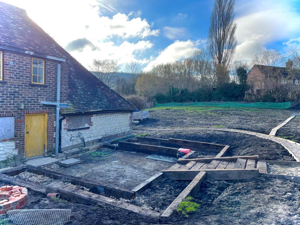 LOT - 14 AUCTION - 240 - PERIOD COTTAGE WITH LAND FOR RENOVATION