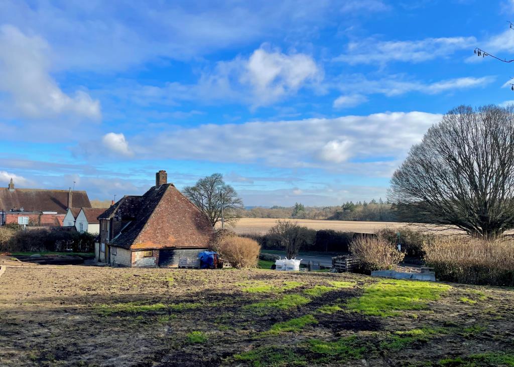 LOT - 14 AUCTION - 240 - PERIOD COTTAGE WITH LAND FOR RENOVATION