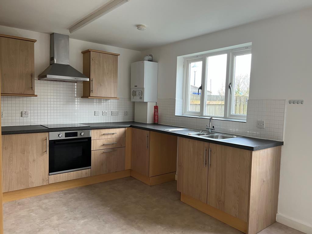 LOT - 92 AUCTION - 247 - WELL PRESENTED THREE-BEDROOM HOUSE