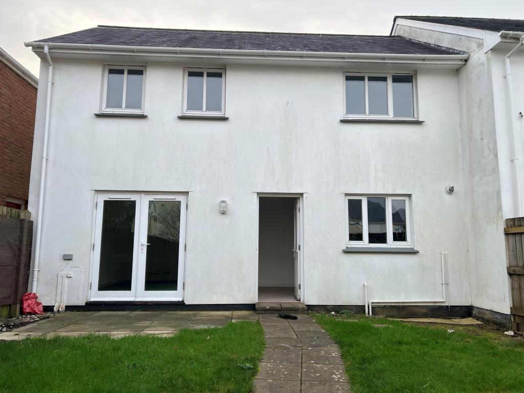 LOT - 92 AUCTION - 247 - WELL PRESENTED THREE-BEDROOM HOUSE